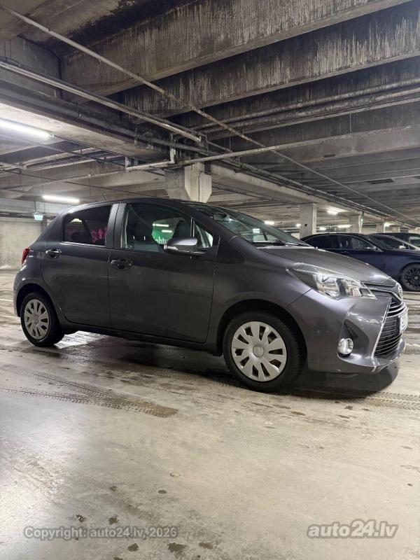Grey Toyota Yaris 2015 in Tallinn, with an engine capacity of 1.30 L and mileage of 94 thousand km for 8500 €, photo 2 on AUTOMOTO.COM.LV