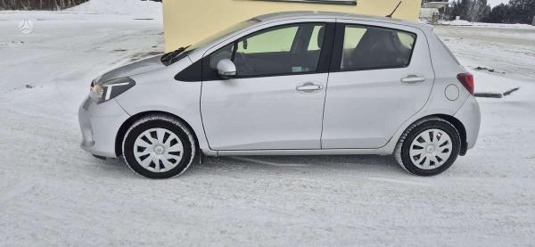 Grey Toyota Yaris 2015 in Kupiskis, with an engine capacity of 1.33 L and mileage of 49 thousand km for 6500 €, photo 2 on AUTOMOTO.COM.LV