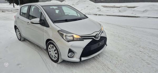 Grey Toyota Yaris 2015 in Kupiskis, with an engine capacity of 1.33 L and mileage of 49 thousand km for 6500 €, photo 3 on AUTOMOTO.COM.LV