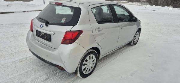 Grey Toyota Yaris 2015 in Kupiskis, with an engine capacity of 1.33 L and mileage of 49 thousand km for 6500 €, photo 4 on AUTOMOTO.COM.LV
