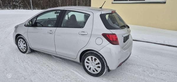 Grey Toyota Yaris 2015 in Kupiskis, with an engine capacity of 1.33 L and mileage of 49 thousand km for 6500 €, photo 5 on AUTOMOTO.COM.LV