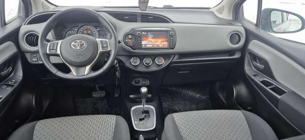 Grey Toyota Yaris 2015 in Kupiskis, with an engine capacity of 1.33 L and mileage of 49 thousand km for 6500 €, photo 6 on AUTOMOTO.COM.LV