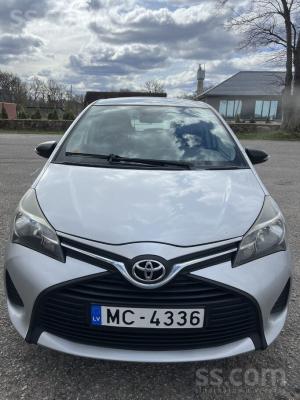 Pelēks Toyota Yaris 2015 Valmiera, ar dzinēja tilpumu 1.30 L un nobraukumu 262 tūkst. km par 6000 €, foto 3 vietnē AUTOMOTO.COM.LV