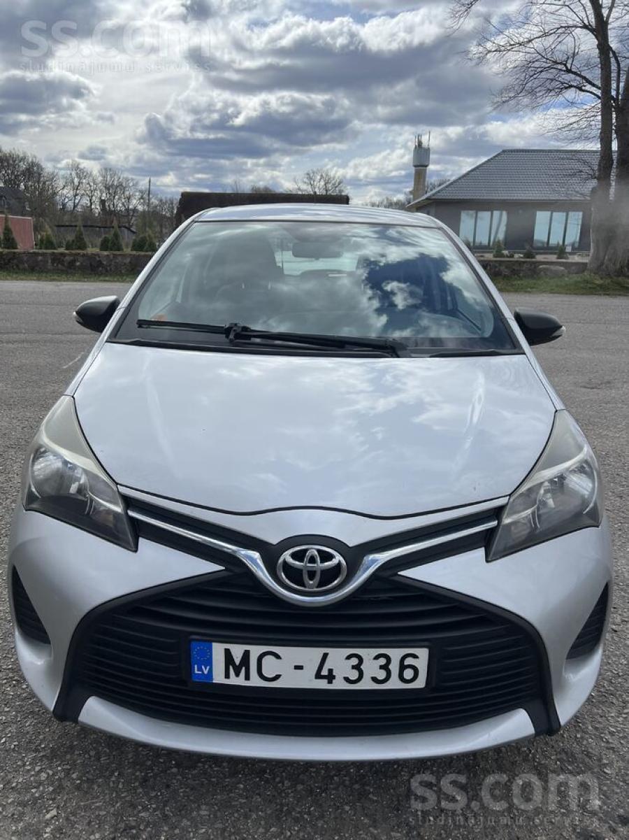 Pelēks Toyota Yaris 2015 Valmiera, ar dzinēja tilpumu 1.30 L un nobraukumu 262 tūkst. km par 6000 €, foto 3 vietnē AUTOMOTO.COM.LV