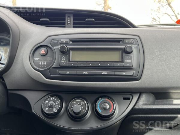 Pelēks Toyota Yaris 2015 Valmiera, ar dzinēja tilpumu 1.30 L un nobraukumu 262 tūkst. km par 6000 €, foto 4 vietnē AUTOMOTO.COM.LV