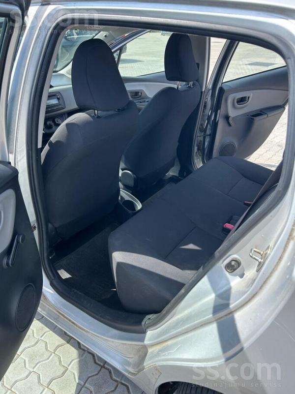 Grey Toyota Yaris 2015 in Riga, with an engine capacity of 1.40 L and mileage of 178 thousand km for 4900 €, photo 5 on AUTOMOTO.COM.LV