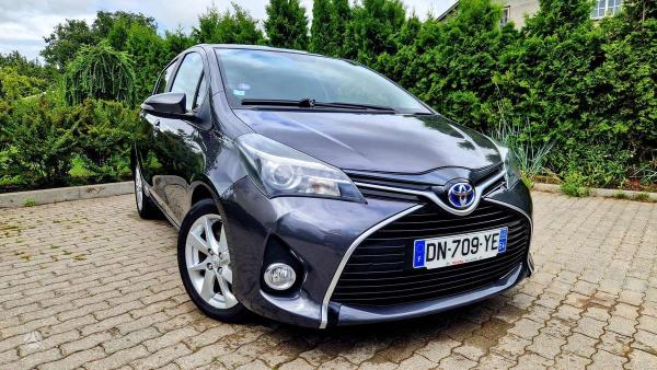 Pelēks Toyota Yaris 2015 Viļņa, ar dzinēja tilpumu 1.50 L un nobraukumu 230 tūkst. km par 7500 €, foto 2 vietnē AUTOMOTO.COM.LV