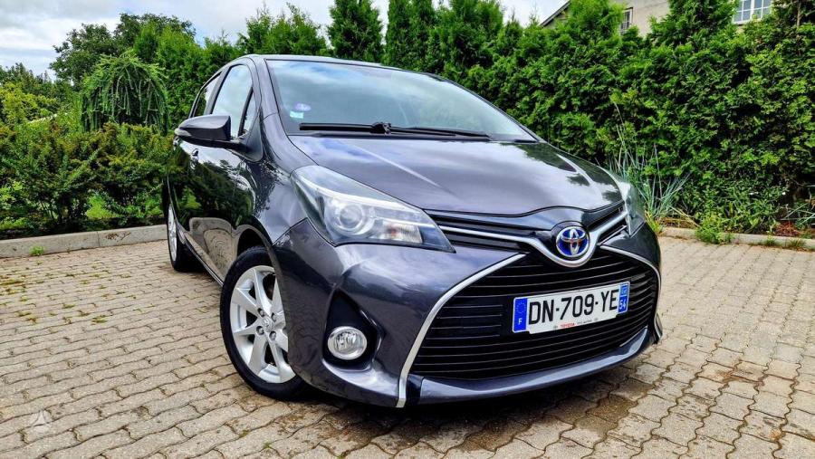 Grey Toyota Yaris 2015 in Vilnius, with an engine capacity of 1.50 L and mileage of 230 thousand km for 7500 €, photo 3 on AUTOMOTO.COM.LV