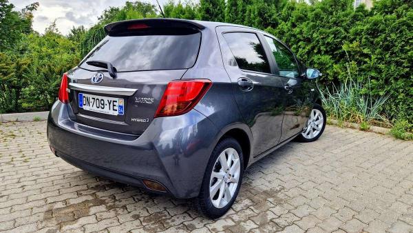 Pelēks Toyota Yaris 2015 Viļņa, ar dzinēja tilpumu 1.50 L un nobraukumu 230 tūkst. km par 7500 €, foto 4 vietnē AUTOMOTO.COM.LV