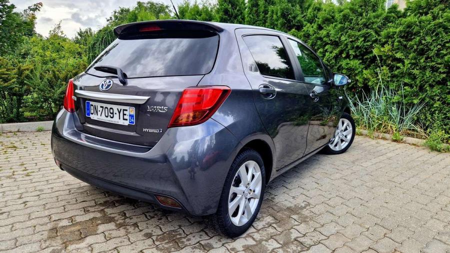 Grey Toyota Yaris 2015 in Vilnius, with an engine capacity of 1.50 L and mileage of 230 thousand km for 7500 €, photo 5 on AUTOMOTO.COM.LV