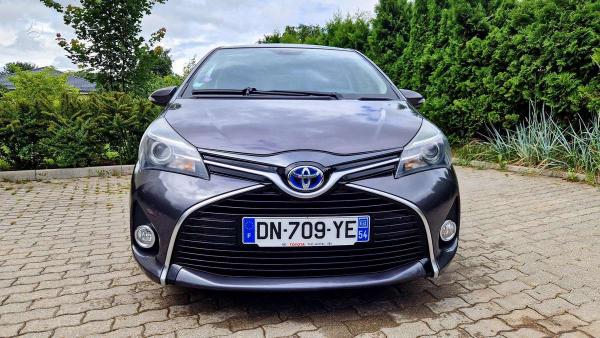 Pelēks Toyota Yaris 2015 Viļņa, ar dzinēja tilpumu 1.50 L un nobraukumu 230 tūkst. km par 7500 €, foto 5 vietnē AUTOMOTO.COM.LV