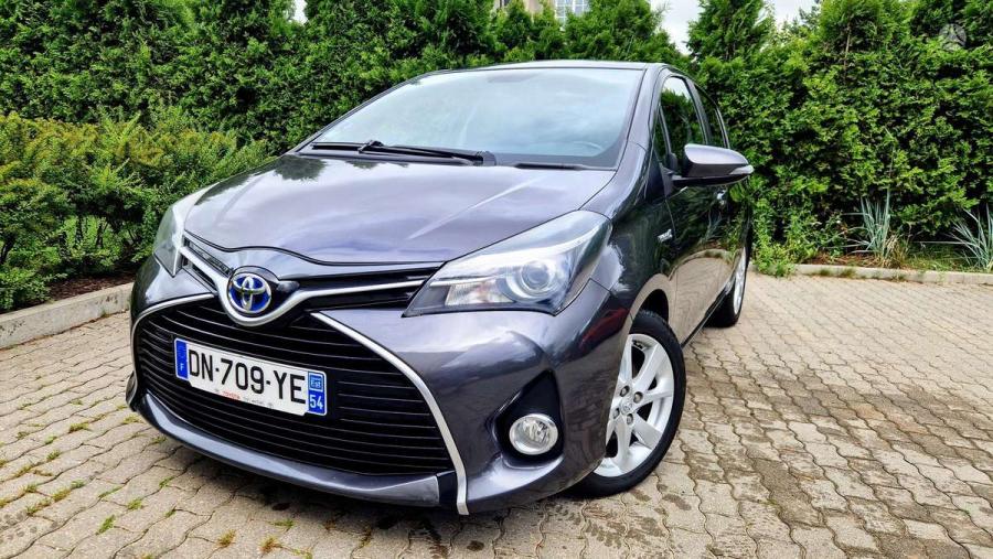 Grey Toyota Yaris 2015 in Vilnius, with an engine capacity of 1.50 L and mileage of 230 thousand km for 7500 €, photo 7 on AUTOMOTO.COM.LV