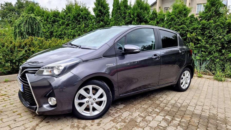 Grey Toyota Yaris 2015 in Vilnius, with an engine capacity of 1.50 L and mileage of 230 thousand km for 7500 €, photo 13 on AUTOMOTO.COM.LV