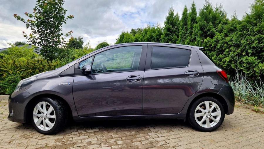 Grey Toyota Yaris 2015 in Vilnius, with an engine capacity of 1.50 L and mileage of 230 thousand km for 7500 €, photo 14 on AUTOMOTO.COM.LV