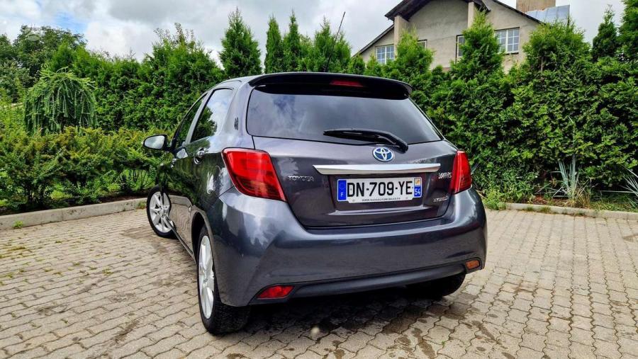Grey Toyota Yaris 2015 in Vilnius, with an engine capacity of 1.50 L and mileage of 230 thousand km for 7500 €, photo 16 on AUTOMOTO.COM.LV