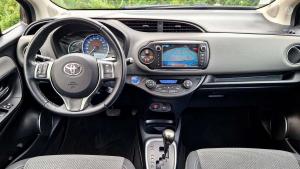 Grey Toyota Yaris 2015 in Vilnius, with an engine capacity of 1.50 L and mileage of 230 thousand km for 7500 €, photo 17 on AUTOMOTO.COM.LV