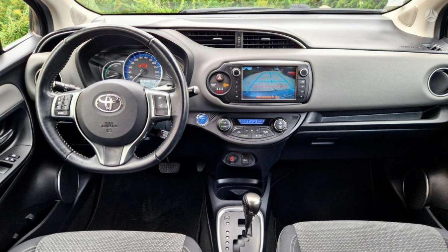 Grey Toyota Yaris 2015 in Vilnius, with an engine capacity of 1.50 L and mileage of 230 thousand km for 7500 €, photo 17 on AUTOMOTO.COM.LV