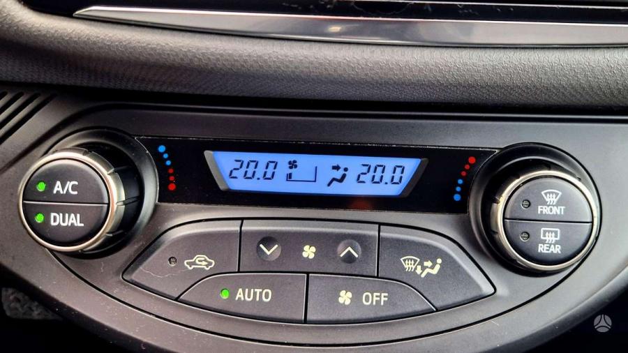 Grey Toyota Yaris 2015 in Vilnius, with an engine capacity of 1.50 L and mileage of 230 thousand km for 7500 €, photo 24 on AUTOMOTO.COM.LV
