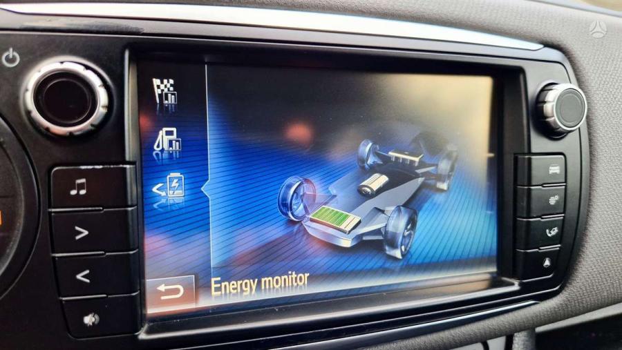 Grey Toyota Yaris 2015 in Vilnius, with an engine capacity of 1.50 L and mileage of 230 thousand km for 7500 €, photo 26 on AUTOMOTO.COM.LV