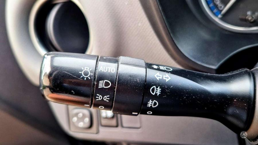 Grey Toyota Yaris 2015 in Vilnius, with an engine capacity of 1.50 L and mileage of 230 thousand km for 7500 €, photo 33 on AUTOMOTO.COM.LV