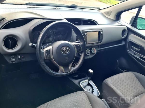 Grey Toyota Yaris 2015 in Riga, with an engine capacity of 1.30 L and mileage of 173 thousand km for 6800 €, photo 4 on AUTOMOTO.COM.LV