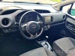 Pelēks Toyota Yaris 2015 Rīga, ar dzinēja tilpumu 1.30 L un nobraukumu 173 tūkst. km par 6800 €, foto 5 vietnē AUTOMOTO.COM.LV