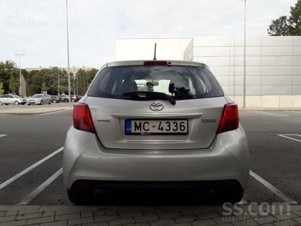 Grey Toyota Yaris 2015 in Riga, with an engine capacity of 1.30 L and mileage of 268 thousand km for 5100 €, photo 3 on AUTOMOTO.COM.LV