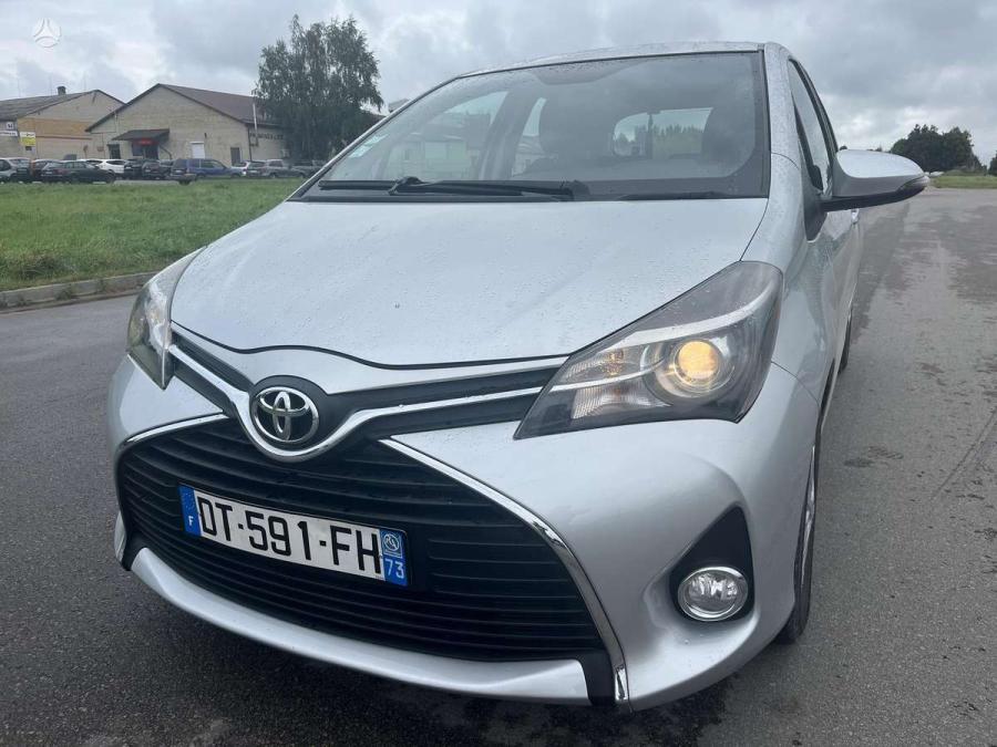 Grey Toyota Yaris 2015 in Taurage, with an engine capacity of 1.36 L and mileage of 253 thousand km for 4800 €, photo 4 on AUTOMOTO.COM.LV