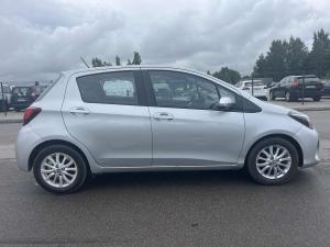 Grey Toyota Yaris 2015 in Taurage, with an engine capacity of 1.36 L and mileage of 253 thousand km for 4800 €, photo 6 on AUTOMOTO.COM.LV