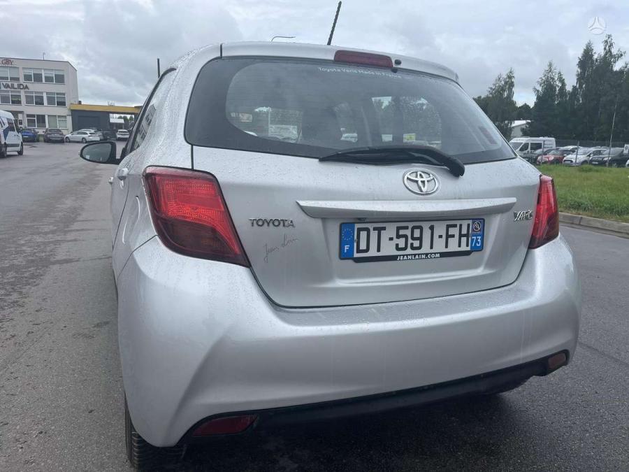Grey Toyota Yaris 2015 in Taurage, with an engine capacity of 1.36 L and mileage of 253 thousand km for 4800 €, photo 7 on AUTOMOTO.COM.LV