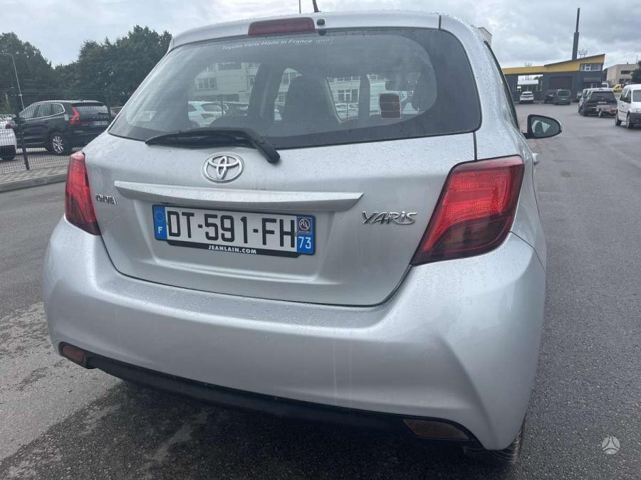 Grey Toyota Yaris 2015 in Taurage, with an engine capacity of 1.36 L and mileage of 253 thousand km for 4800 €, photo 8 on AUTOMOTO.COM.LV