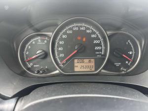 Grey Toyota Yaris 2015 in Taurage, with an engine capacity of 1.36 L and mileage of 253 thousand km for 4800 €, photo 14 on AUTOMOTO.COM.LV