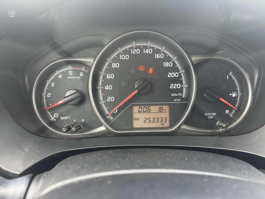 Grey Toyota Yaris 2015 in Taurage, with an engine capacity of 1.36 L and mileage of 253 thousand km for 4800 €, photo 14 on AUTOMOTO.COM.LV