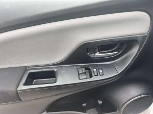 Grey Toyota Yaris 2015 in Taurage, with an engine capacity of 1.36 L and mileage of 253 thousand km for 4800 €, photo 15 on AUTOMOTO.COM.LV