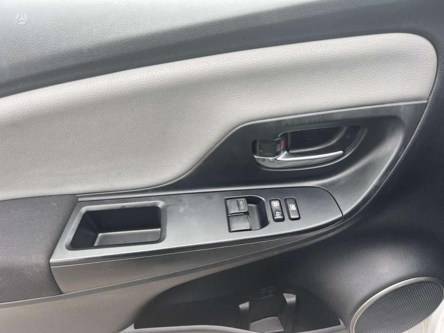 Grey Toyota Yaris 2015 in Taurage, with an engine capacity of 1.36 L and mileage of 253 thousand km for 4800 €, photo 15 on AUTOMOTO.COM.LV