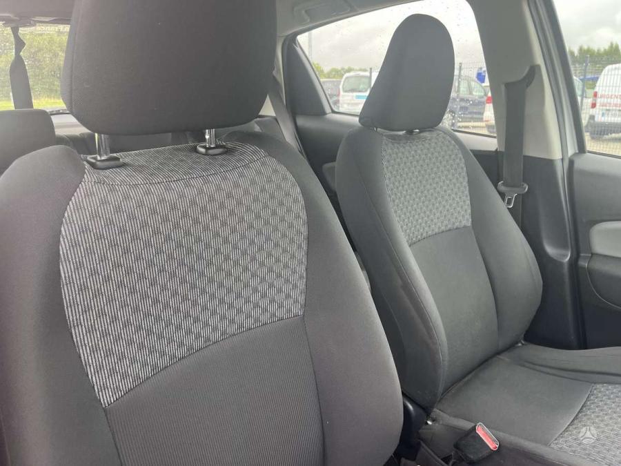 Grey Toyota Yaris 2015 in Taurage, with an engine capacity of 1.36 L and mileage of 253 thousand km for 4800 €, photo 18 on AUTOMOTO.COM.LV