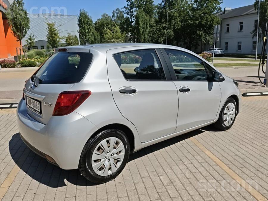 Pelēks Toyota Yaris 2015 Jūrmala, ar dzinēja tilpumu 1.40 L un nobraukumu 219 tūkst. km par 5500 €, foto 5 vietnē AUTOMOTO.COM.LV