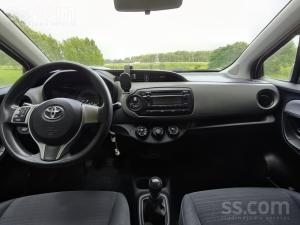 Pelēks Toyota Yaris 2015 Jūrmala, ar dzinēja tilpumu 1.40 L un nobraukumu 219 tūkst. km par 5500 €, foto 7 vietnē AUTOMOTO.COM.LV