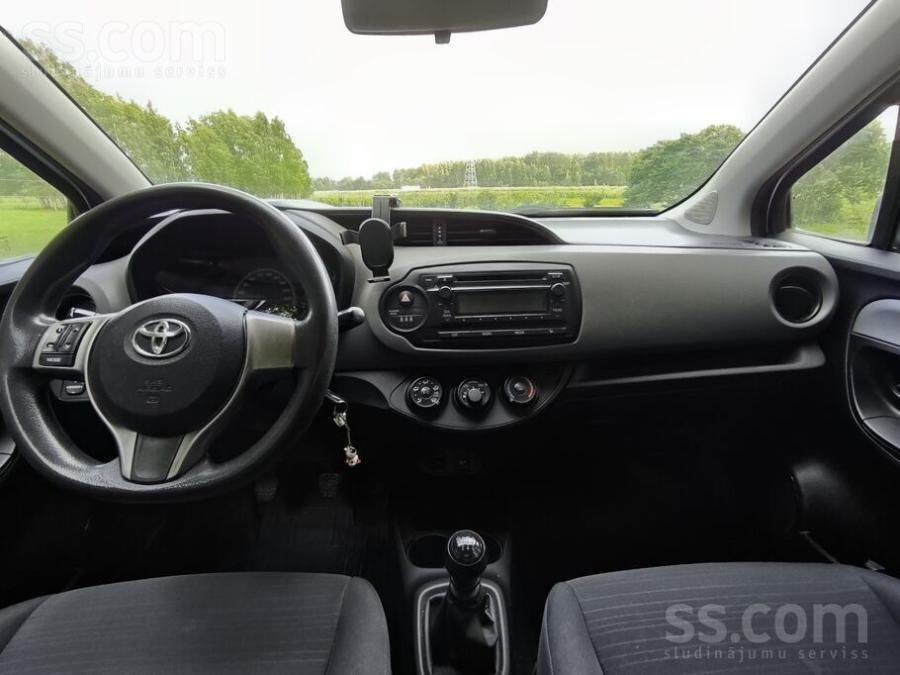 Pelēks Toyota Yaris 2015 Jūrmala, ar dzinēja tilpumu 1.40 L un nobraukumu 219 tūkst. km par 5500 €, foto 7 vietnē AUTOMOTO.COM.LV