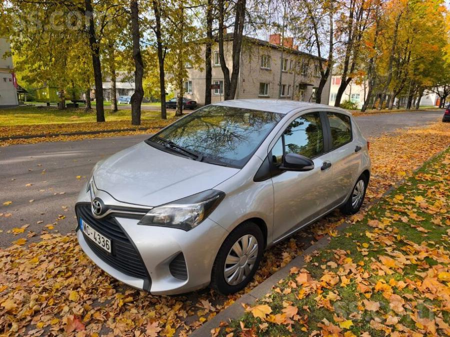 Grey Toyota Yaris 2015 in Riga, with an engine capacity of 1.30 L and mileage of 269 thousand km for 5100 €, photo 1 on AUTOMOTO.COM.LV