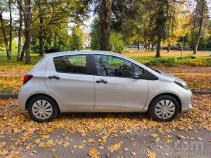 Grey Toyota Yaris 2015 in Riga, with an engine capacity of 1.30 L and mileage of 269 thousand km for 5100 €, photo 5 on AUTOMOTO.COM.LV