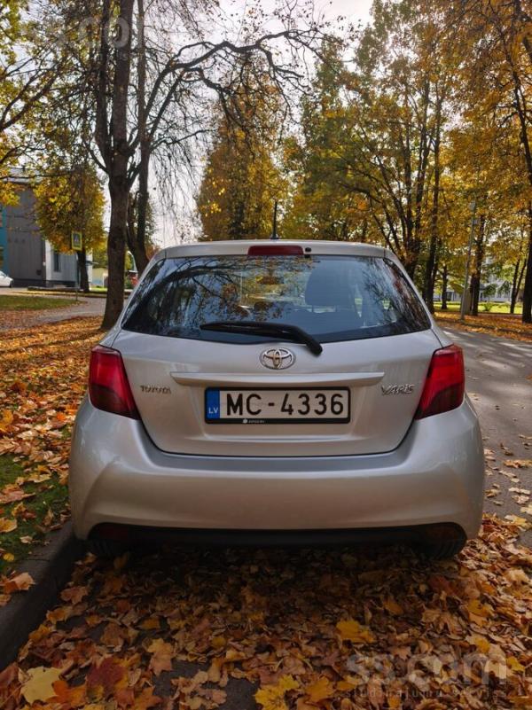 Grey Toyota Yaris 2015 in Riga, with an engine capacity of 1.30 L and mileage of 269 thousand km for 5100 €, photo 7 on AUTOMOTO.COM.LV