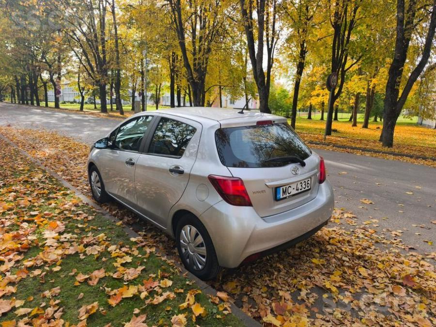 Grey Toyota Yaris 2015 in Riga, with an engine capacity of 1.30 L and mileage of 269 thousand km for 5100 €, photo 8 on AUTOMOTO.COM.LV