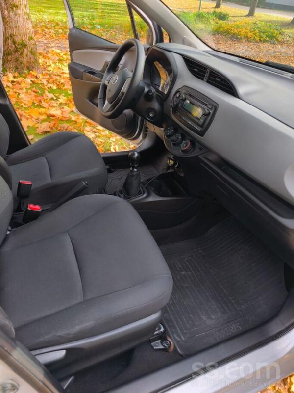 Grey Toyota Yaris 2015 in Riga, with an engine capacity of 1.30 L and mileage of 269 thousand km for 5100 €, photo 11 on AUTOMOTO.COM.LV