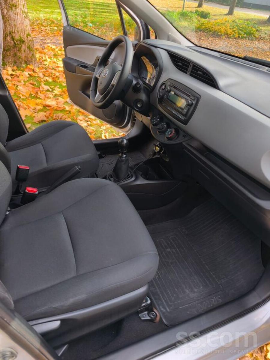 Grey Toyota Yaris 2015 in Riga, with an engine capacity of 1.30 L and mileage of 269 thousand km for 5100 €, photo 11 on AUTOMOTO.COM.LV