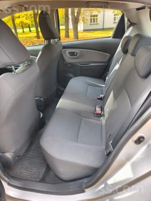 Grey Toyota Yaris 2015 in Riga, with an engine capacity of 1.30 L and mileage of 269 thousand km for 5100 €, photo 12 on AUTOMOTO.COM.LV