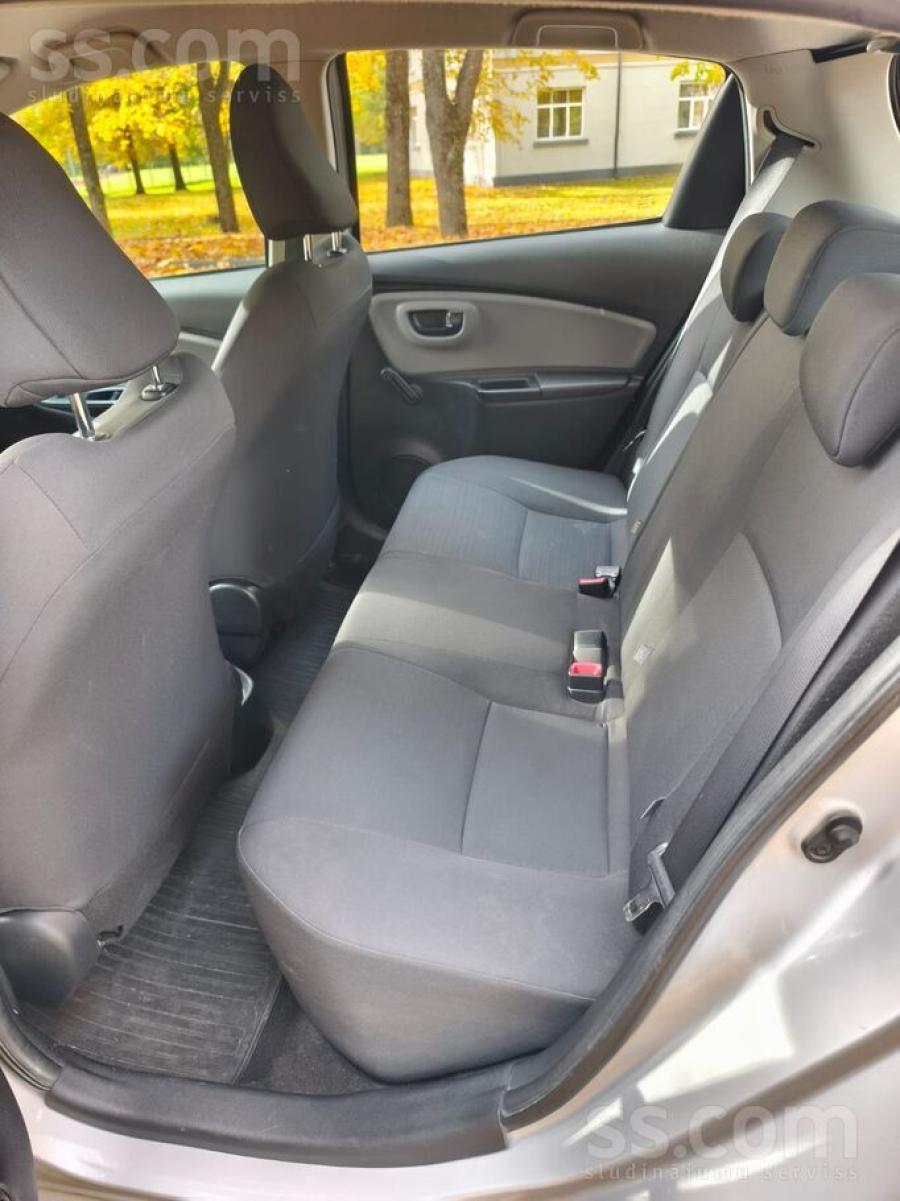 Grey Toyota Yaris 2015 in Riga, with an engine capacity of 1.30 L and mileage of 269 thousand km for 5100 €, photo 12 on AUTOMOTO.COM.LV