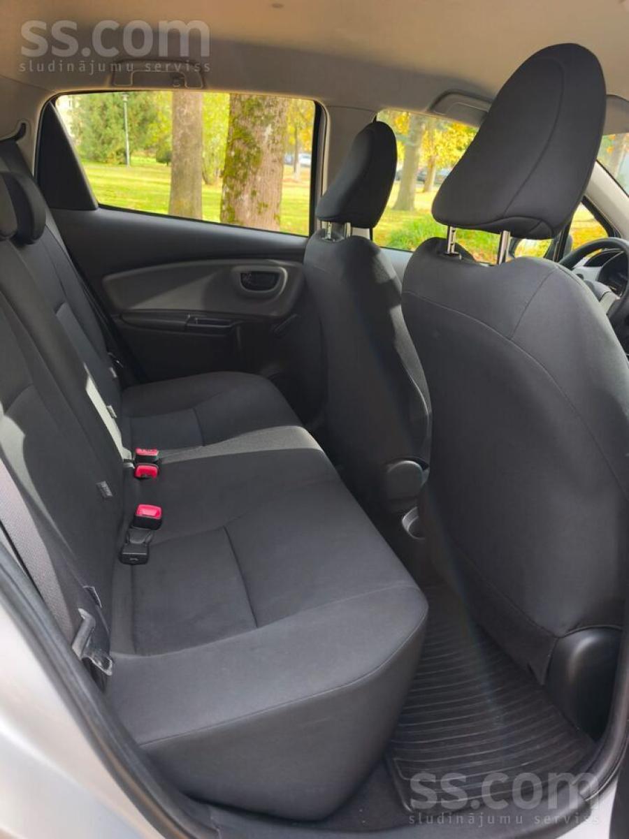 Grey Toyota Yaris 2015 in Riga, with an engine capacity of 1.30 L and mileage of 269 thousand km for 5100 €, photo 13 on AUTOMOTO.COM.LV