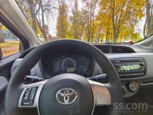 Grey Toyota Yaris 2015 in Riga, with an engine capacity of 1.30 L and mileage of 269 thousand km for 5100 €, photo 14 on AUTOMOTO.COM.LV