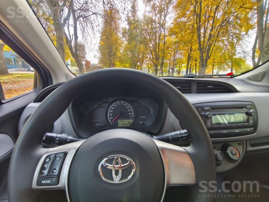 Grey Toyota Yaris 2015 in Riga, with an engine capacity of 1.30 L and mileage of 269 thousand km for 5100 €, photo 14 on AUTOMOTO.COM.LV